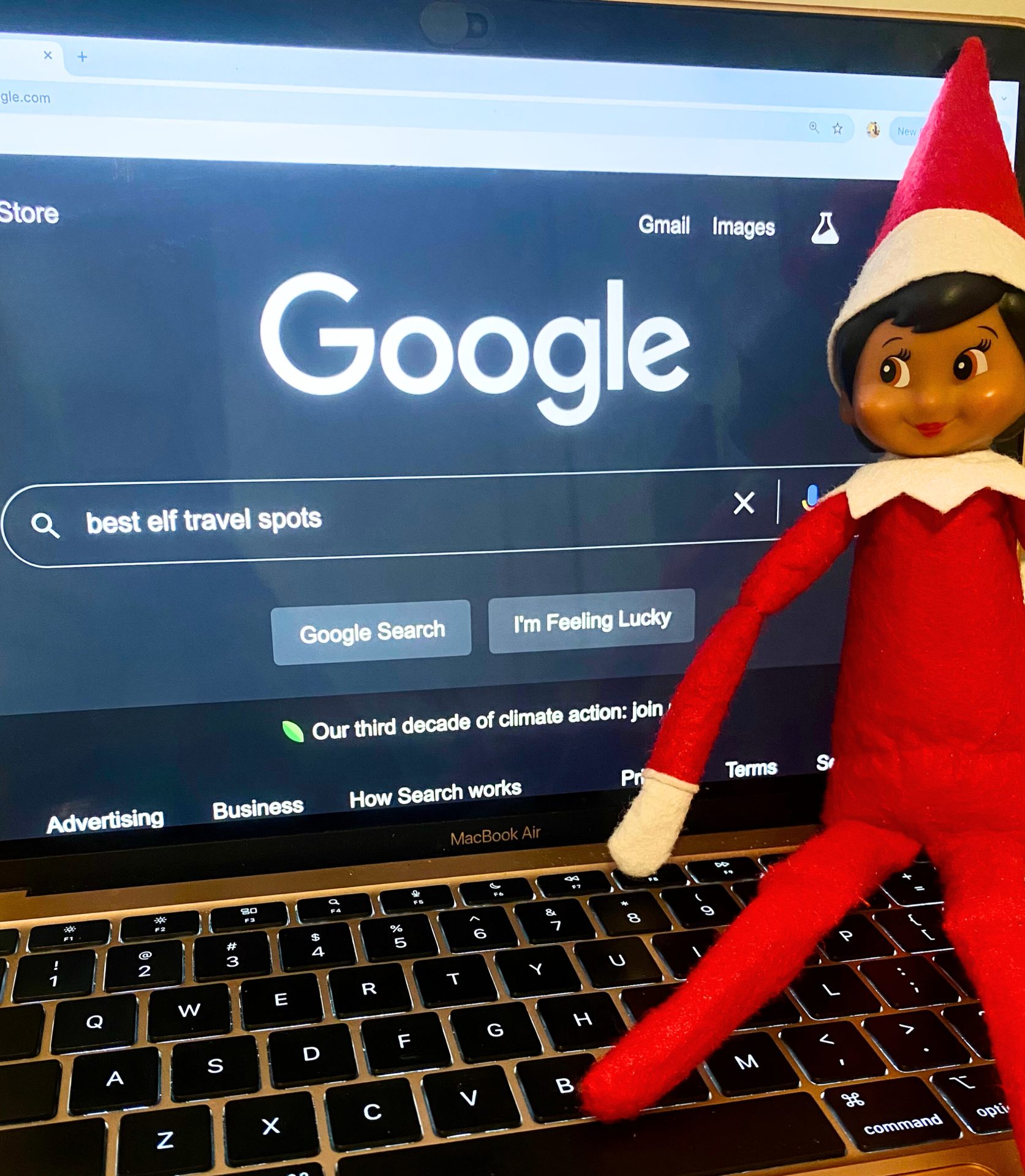 The Elf Travels The World - Elf Googling Travel - WLS | Wanderlust Social