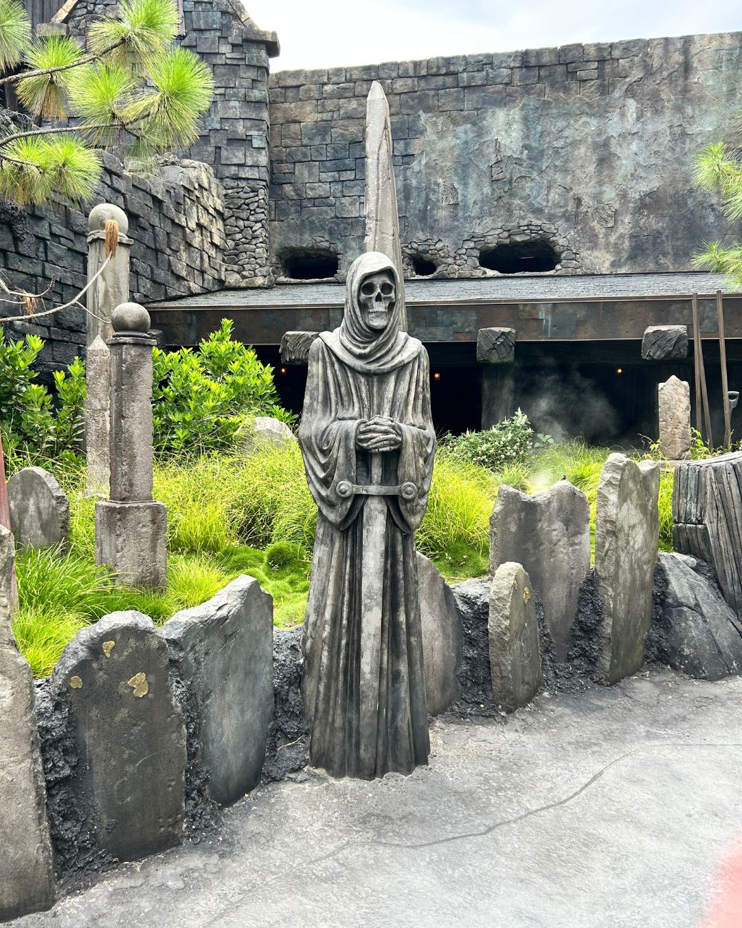 Dark Universe - Spooky Statues at the Entrance - WLS | Wanderlust Social